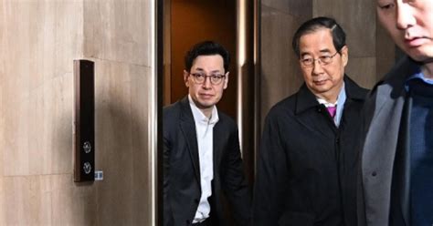 윤 대통령 비상계엄 선포 직전 국무회의한덕수 총리 회의 참석 후 청사행