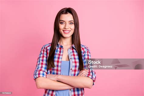 초상화 귀여운 콘텐츠 예쁜 아가씨 잘 생긴 준비 작업 해결 진정한 지도자 리더십 미래 기업가 대학 사람들 사람 고립 된 착용