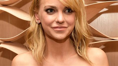 Anna Faris 46 Strips Down For Super Bowl Ad Macg Magazine