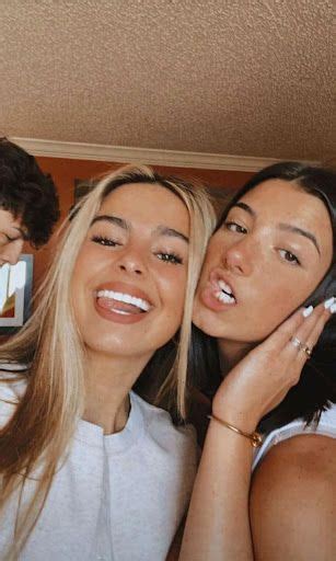 Charli D Amelio And Addison Rae Charli Addison Charli D Amelio Mirror Selfie
