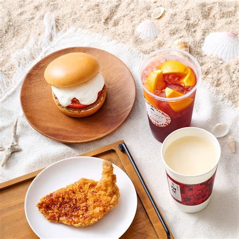 みんなのモス夏、始まります☀ 🤍白いモスバーガー～クアトロチーズソース～ 🍊ティーサングリア＜ノンアルコール＞ 🍶まぜるシェイク新生獺祭