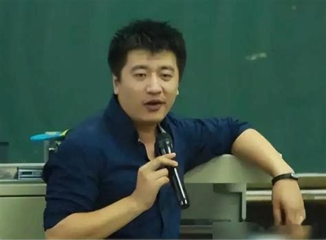 被人民日报点名批评，曾经的“考研名师”张雪峰，为何会跌落神坛 知乎