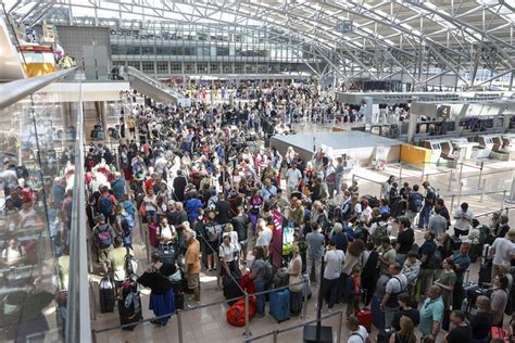 「微軟」大當機 航空業成重災區 國際 「微軟」大當機 航空業成重災區 青年日報