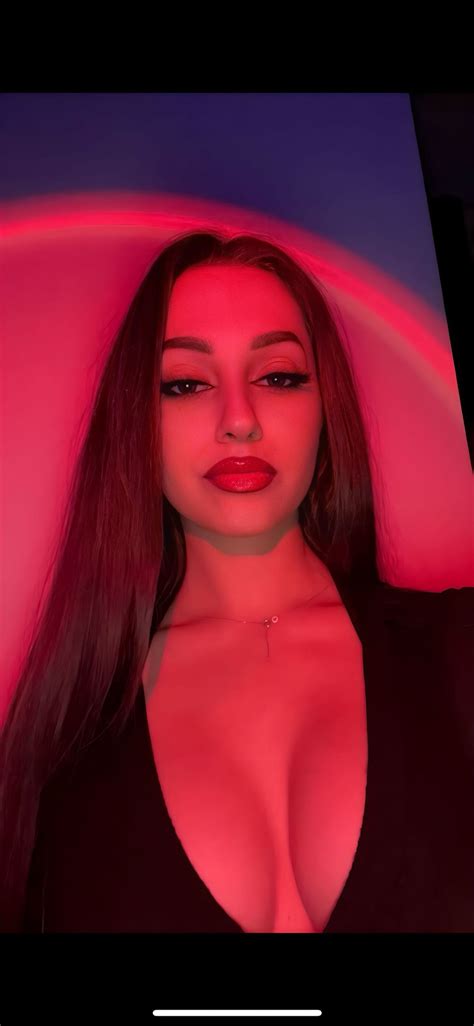 𝕬𝖑𝖊𝖝𝖆𝖓𝖉𝖗𝖆 s alexandra Threads Say more
