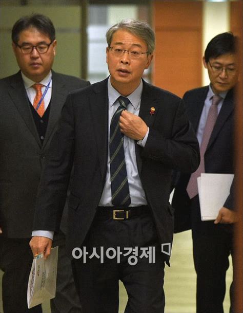 포토 회의 참석하는 임종룡 금융위원장 아시아경제