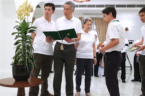 Grandson Li Hongyi Chose Big Portrait Of The Late Mr Lee Kuan Yew In
