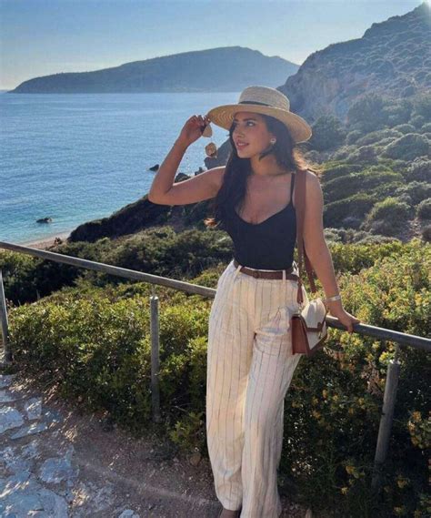 25 Trendy Summer Vacation Outfits For Every Destination