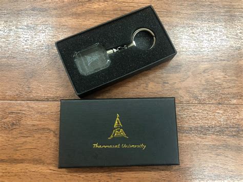 พวงกุญแจ ธรรมศาสตร์ ศูนย์หนังสือมหาวิทยาลัยธรรมศาสตร์ Facebook