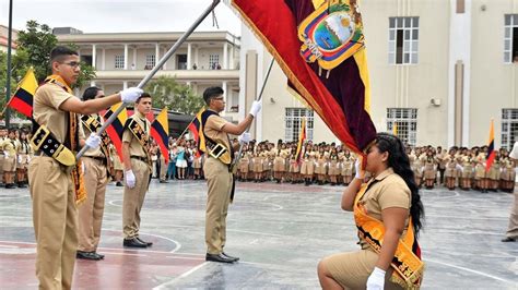 Bajo condiciones está autorizado el juramento a la bandera Ecuador en