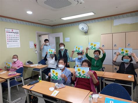 한글교실 초급반봉숭아반 종이접기 수업진행 중리종합사회복지관