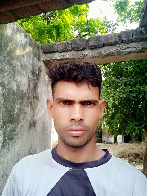 एक महीने पहले 16 अप्रैल की शादी तय हुई। होने वाले दामाद ने लड़की को