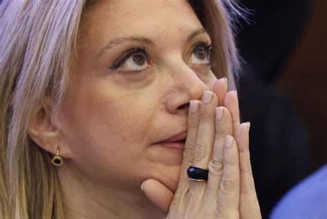 ΣΥΓΚΛΟΝΙΖΕΙ Η ΜΑΡΙΑ ΚΑΡΥΣΤΙΑΝΟΥ ΚΥΡΙΕ ΜΗΤΣΟΤΑΚΗ ΕΧΩ ΔΙΚΑΙΩΜΑ ΝΑ ΜΑΘΩ ΓΙΑΤΙ ΚΑΗΚΕ ΤΟ ΠΑΙΔΙ ΜΟΥ