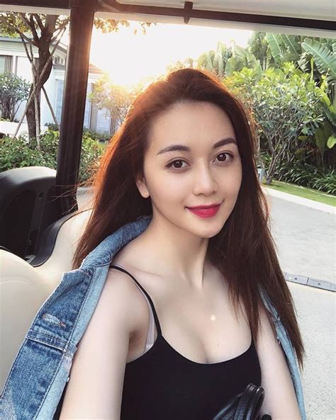 Thiều Bảo Trang Mc Quỳnh Chi Và Btv Ngọc Trinh Vướng Tin đồn Yêu đồng