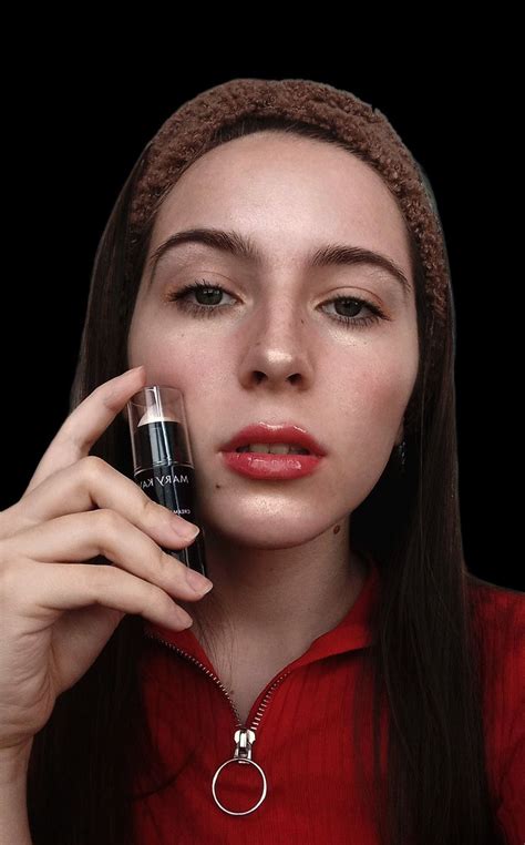 Коасивая девушка Макияж с хайлайтером