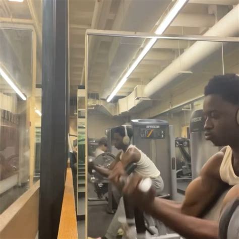 Bicep Curl Machine Proper Form And Technique Guide Gravitus