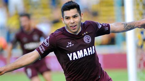 Lanús resistió la embestida de Rosario Central triunfó y quedó a dos puntos del líder River