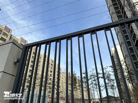 铁艺围栏铁艺围墙围墙护栏tw2358 实景拍摄 铁艺护栏围墙样式大全产品图集 由卫城铁艺的铁艺张收集整理