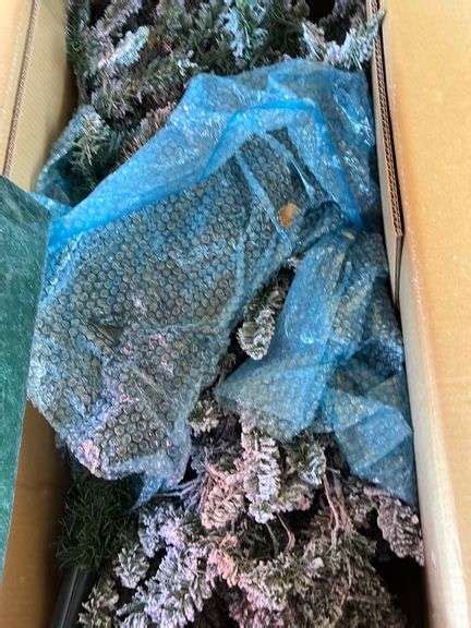 Members Mark 7 5FT Pre Lit Flocked Aspen Pine Christmas Tree Sierra