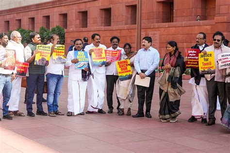 நாடாளுமன்றம் மீனவர்களை விடுவிக்க கோரி தமிழக எம்பிக்கள் போராட்டம்