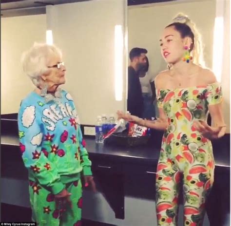 Vma 2015 Host Miley Cyrus Puts Her Naked Ambition On Show In Bare