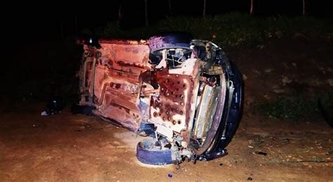 Homem capota carro após fugir de blitz e morre em Bom Conselho
