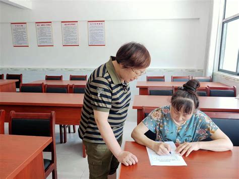 后期修图、无人机航拍老年大学也有新“玩法”课程教育老年人
