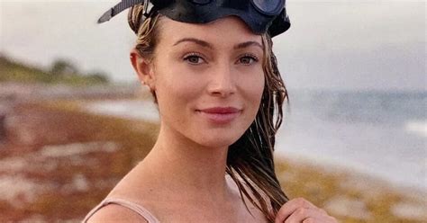 Worlds Sexiest Scientist Weighs In On Fight Between Alligator And