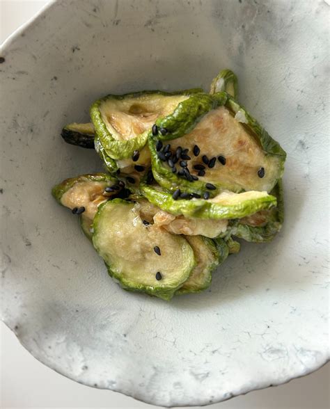 오니쿡 🍋 호박고지 볶음 파스타로 소개했던 호박고지는 반찬으로도 아주 훌륭 흰 밥이나 누룽지에 요것만 있어도 맛있게 한 그릇 가능해요 저는 ‘시오코우지라는 누룩