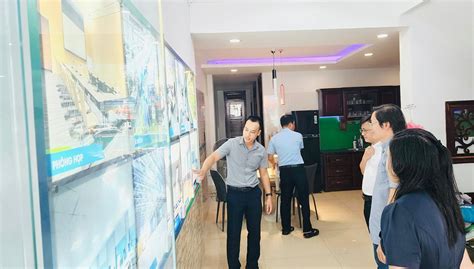 Giảng viên Khoa điện Trường Đại học Bách khoa Đại học Đà nẵng trải nghiệm nhà thông minh Rạng