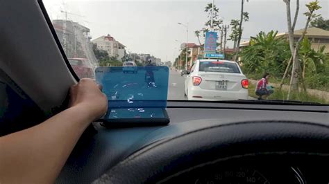 Lắp HUD Hiển thị tốc độ lên kính lái có tác dụng gì