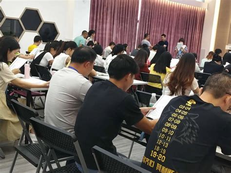 创新教育模式 推进质量提升省2020年教师创新实验区整体提升教师能力计划校地合作项目培训班专题讲座在龙湖区举行 汕头市龙湖区教师发展中心