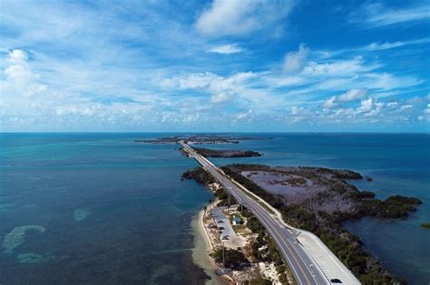 키 웨스트 플로리다 키스 미국에 가는 길에 유명한 다리와 섬의 공중 보기 멋진 풍경 휴가 여행 여행 목적지 열대 풍경 플로리다 미국에 대한 스톡 사진 및 기타 이미지