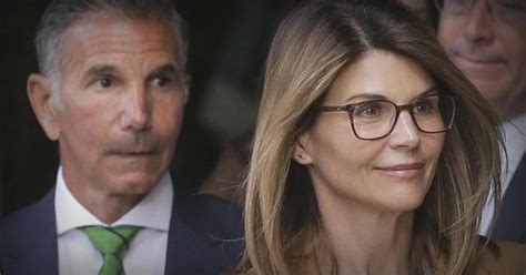 Lori Loughlins College Admissions Scam Trial Brings New Evidence Cbs