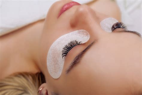 What Techniques Are Used To Apply Wispy Lash Extensions For Extra