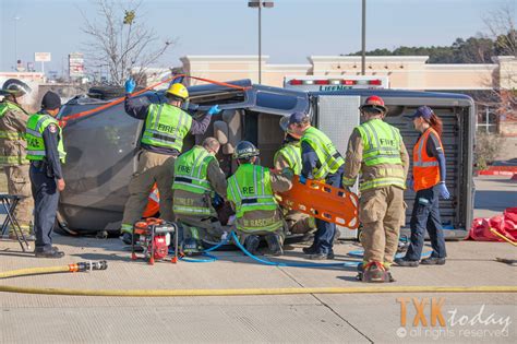 Rollover Accident On Pavilion Pkwy Video Texarkana Today