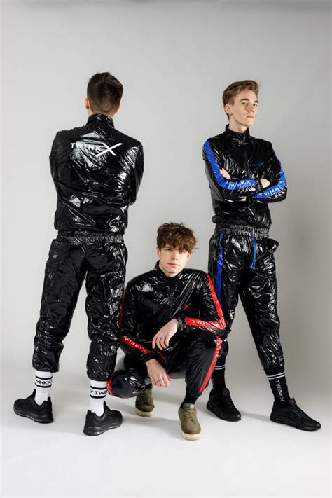 Pin Von Twink X Auf Twink X Trainingsanzug Regenkleidung Anzug