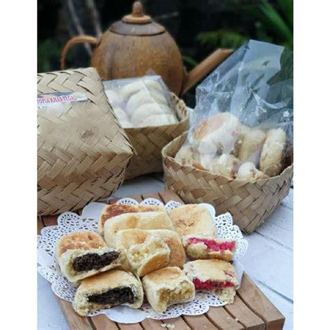 Jual Latopia Khas Tegal Latopia Ngeprol Kue Latopnya Shopee Indonesia