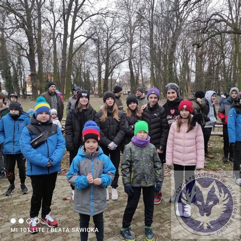 WOŚPowy marszobieg w Szlichtyngowej Szkoła Podstawowa