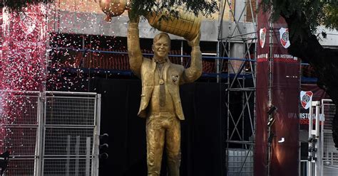 Qué Dijo La Escultora De La Estatua De Marcelo Gallardo Sobre El