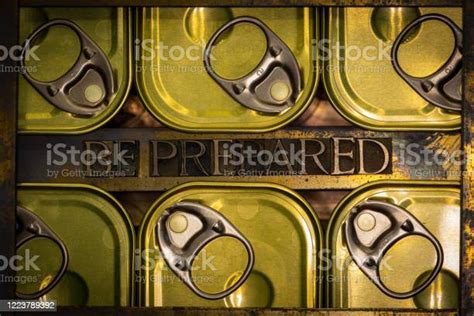 빈티지 질감 그런 지 구리와 금 배경에 통조림 식품 플랫 레이 사이에 대문자로 형성 실제 정통 조판 문자의 사진 준비 텍스트 0명에 대한 스톡 사진 및 기타 이미지 Istock
