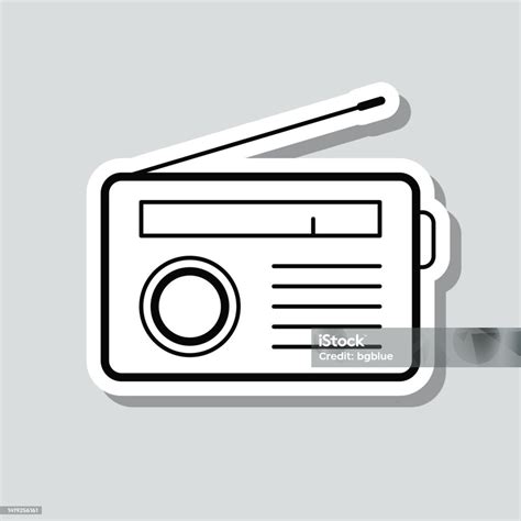 ラジオ灰色の背景にアイコンステッカー 古いのベクターアート素材や画像を多数ご用意 古い ラジオ ラジオ放送 Istock