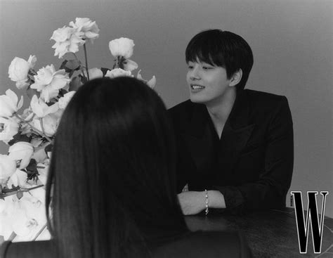 10 Pemotretan Yeo Jin Goo Dan Moon Ga Young Untuk W Korea