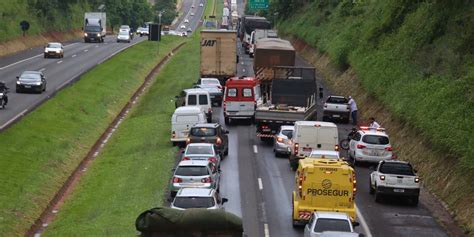 Acidentes Congestionam A Rodovia Washington Luís Em Rio Preto