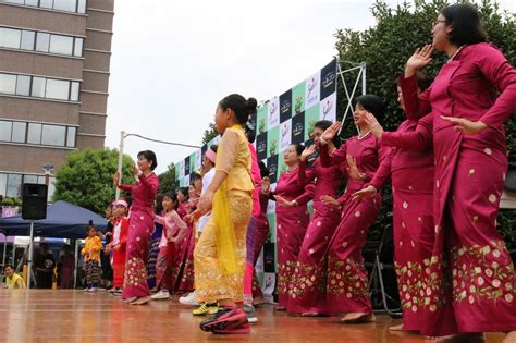 Dvb ဂျပန်နိုင်ငံ သင်္ကြန်ပွဲတော်တွင် လူ ၂၀၀၀၀ ခန့် ပျော်ရွှင်စွာရေကစား