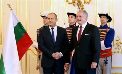 Румен Радев в Братислава Охраната на външните граници на ЕС трябва да е безкомпромисна снимки