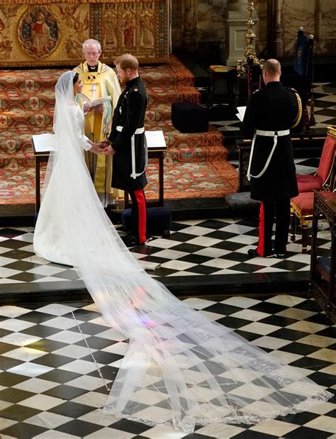 The Sweet Hidden Detail In Meghan Markles Wedding Veil Glamour