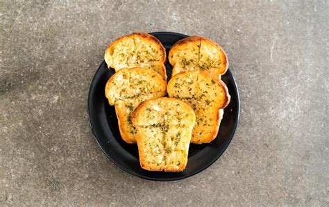 Best Garlic Bread Recipe How To Make Easy Steps