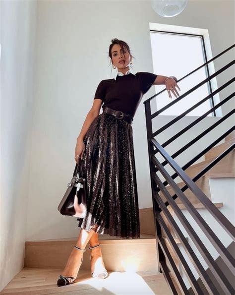 როგორ შევხვდეთ ახალ 2023 წელს რა ჩავიცვათ და რომელი ფერები