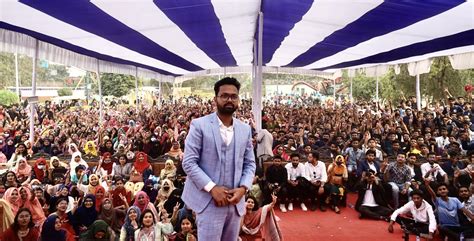 একাদশ শ্রেণীর শিক্ষার্থীদের নবীনবরণ ও সাংস্কৃতিক অনুষ্ঠান এর ২য় পর্বে ইমন এর নৃত্য পরিবেশন