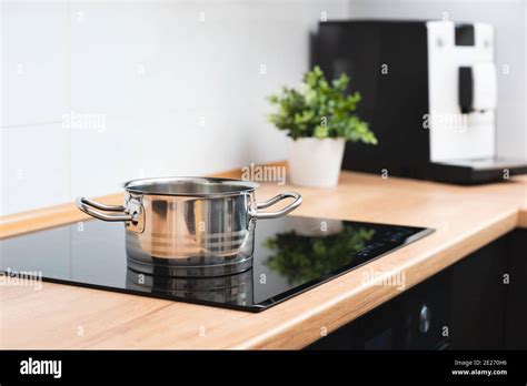 Induction Hob Hi Res Stock Photography And Images Alamy